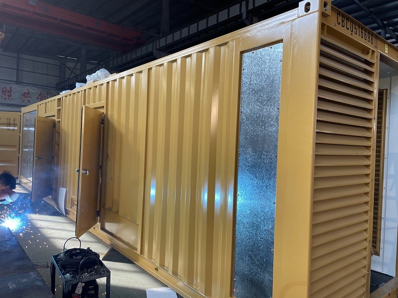 IP23 1800kw Cummins Diesel Generator Set Container Type With Mecc Alte ...